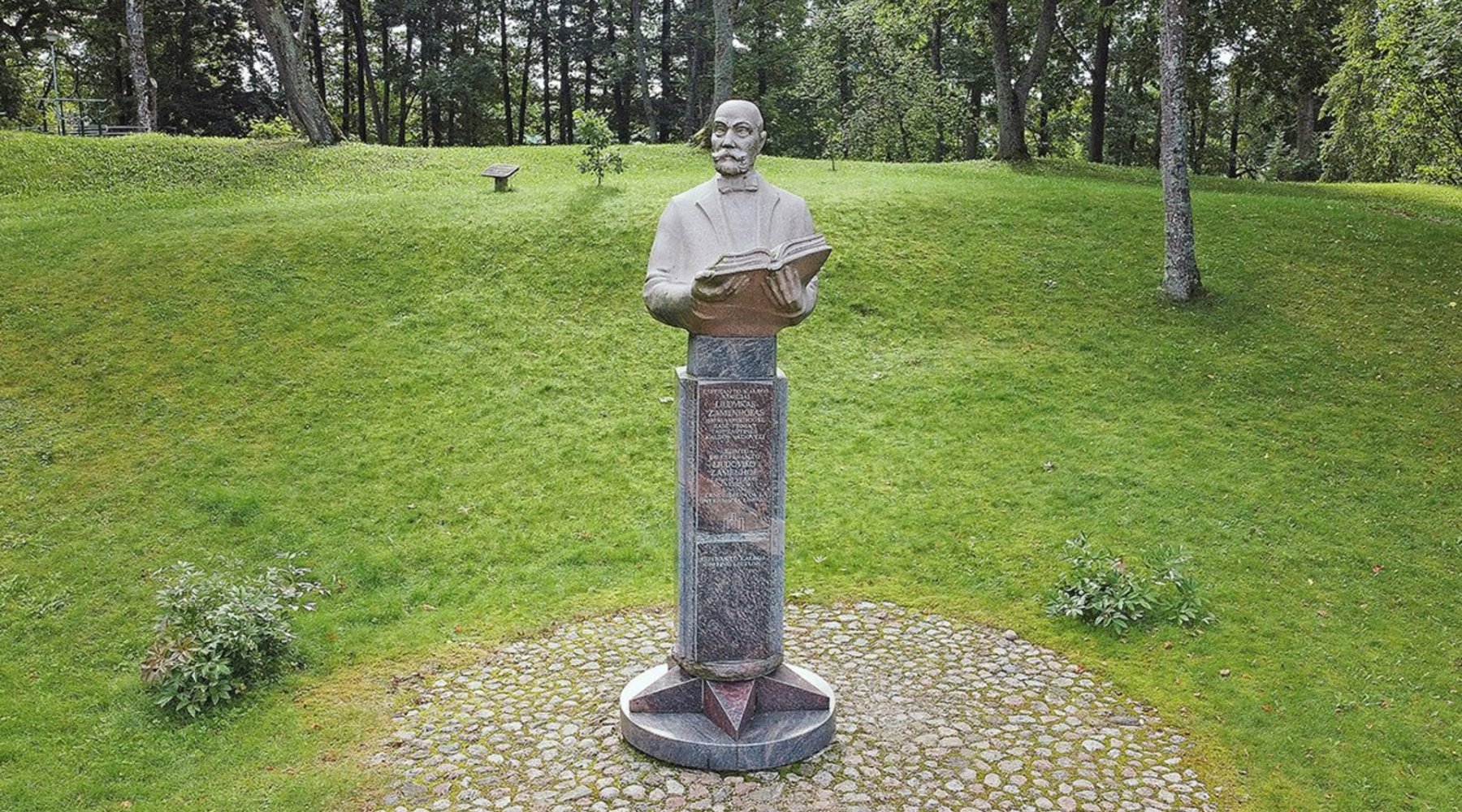 A bust of Esperanto creator Ludwig Lazar Zamenhof - Pažink dzūkiją